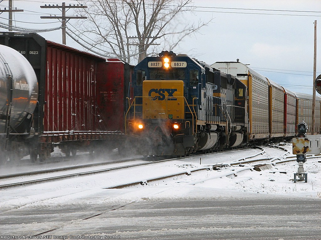 CSX 8837 Q276 9:00 am coming off the transfer